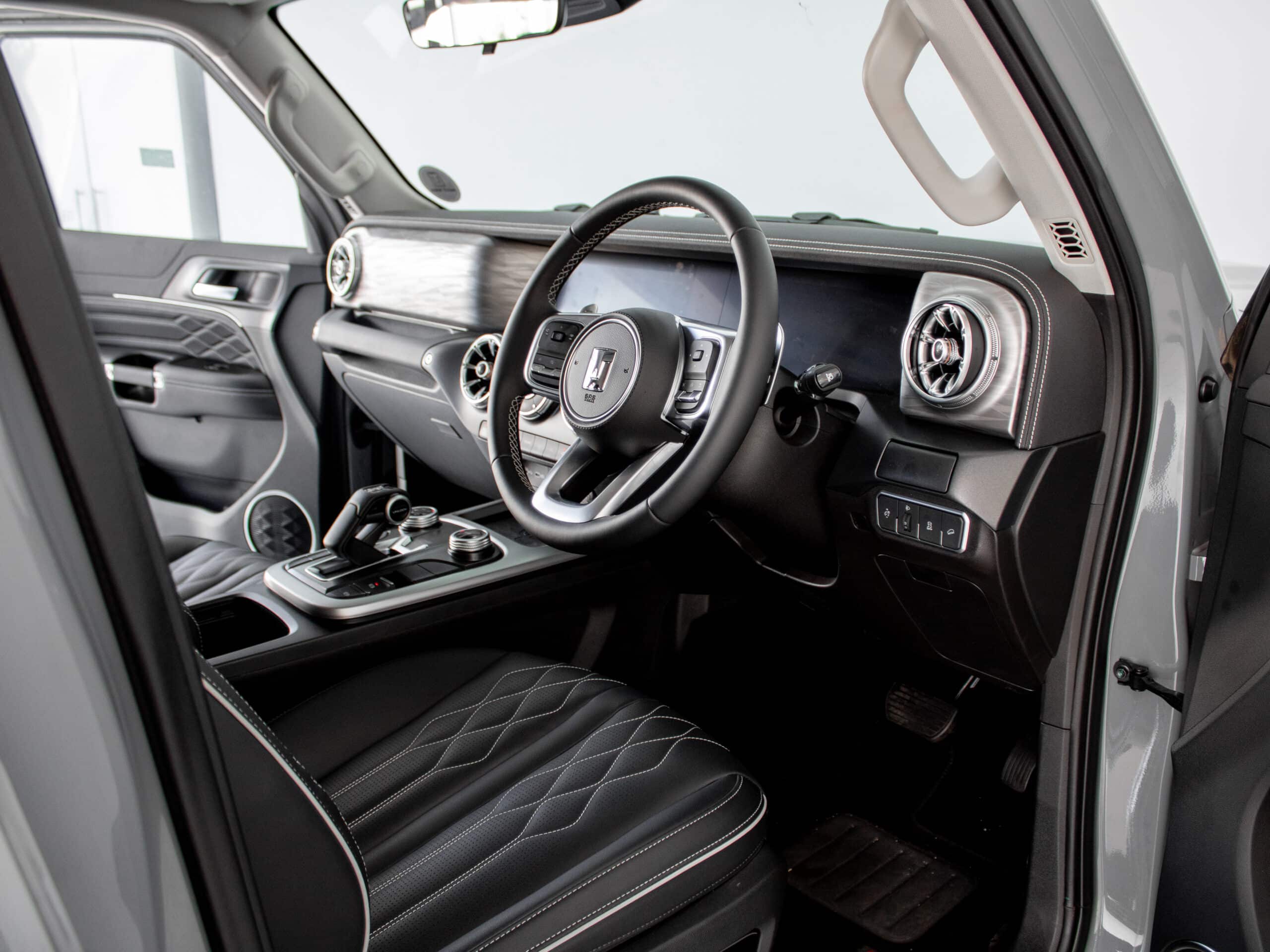 2025 GWM Tank 300 2.4TD 9AT 4X4 Super Luxury - Thorp Suzuki